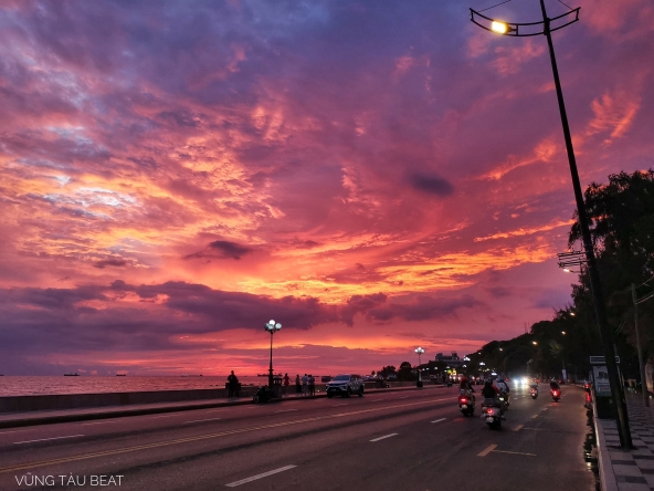 MÃN NHÃN TRƯỚC CẢNH HOÀNG HÔN TÍM TRÊN BIỂN VŨNG TÀU ĐẸP ĐẾN LỊM TIM ...