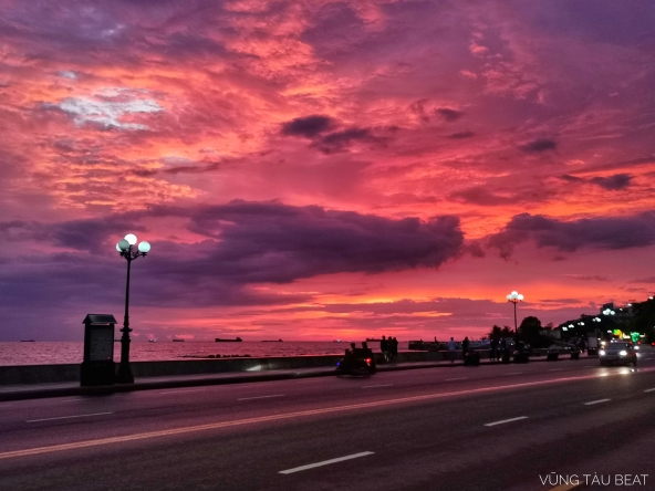 MÃN NHÃN TRƯỚC CẢNH HOÀNG HÔN TÍM TRÊN BIỂN VŨNG TÀU ĐẸP ĐẾN LỊM TIM ...